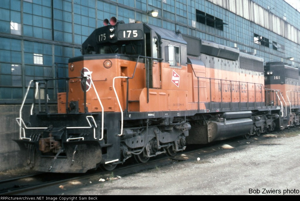 MILW 175--Hiawatha Paint